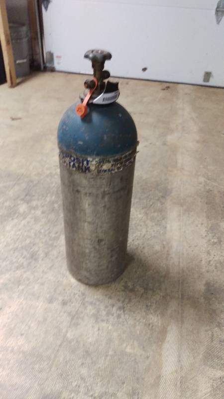 Carbon Dioxide Tank | Christmas Shopping at Little Joe's | Equip-Bid