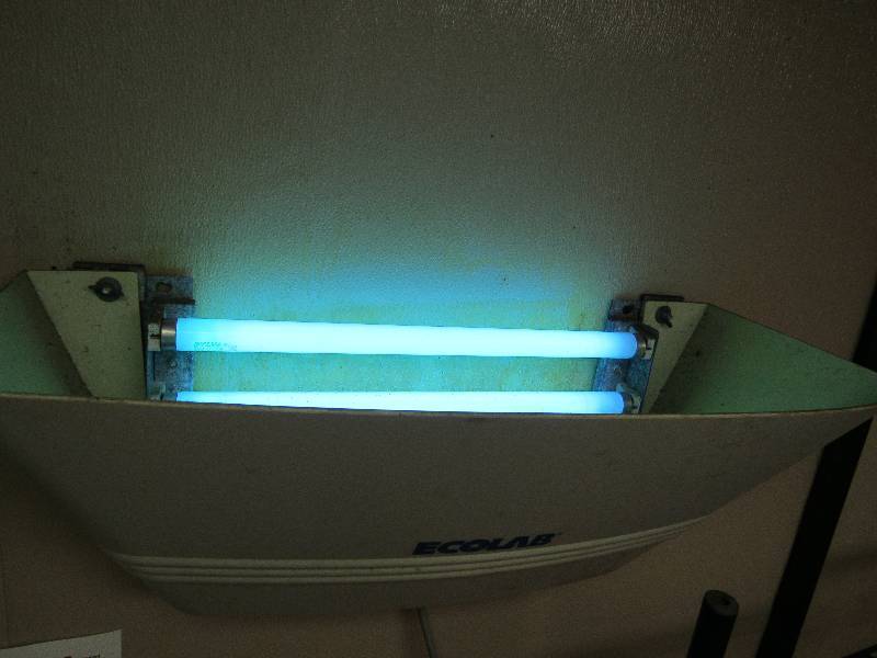 Ecolab Insect Light | Pizza Hut Multi Location Excess Equipment Sale ...