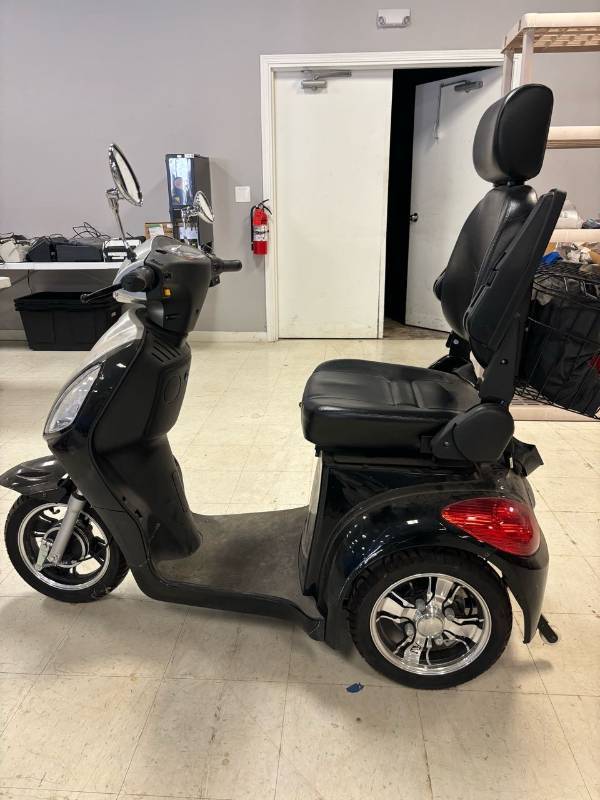 Estate Auction, Ewheels scooter, Hot cocoa and cappuccino machines, TVs ...
