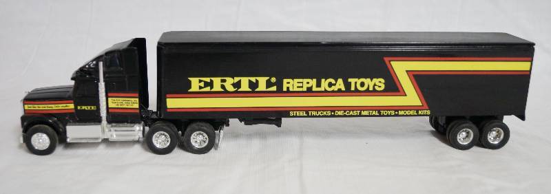 ERTL - Die Cast Replica International NAVISTAR Semi Truck w/Trailer ...