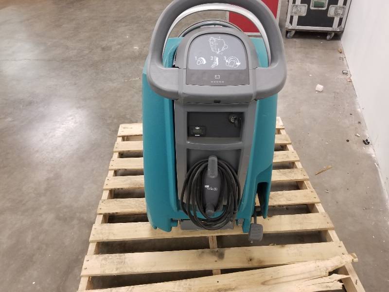 Tennant B5 Walk Behind battery 20" burnisher | NEW Janitorial Equipment ...