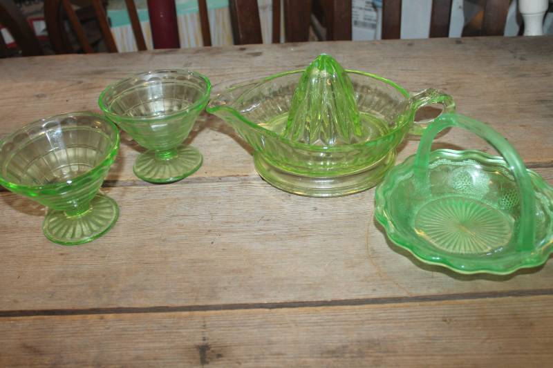 Vintage Pyrex, Toys, Uranium Glass, Halloween, Christmas, Quilts and SO ...