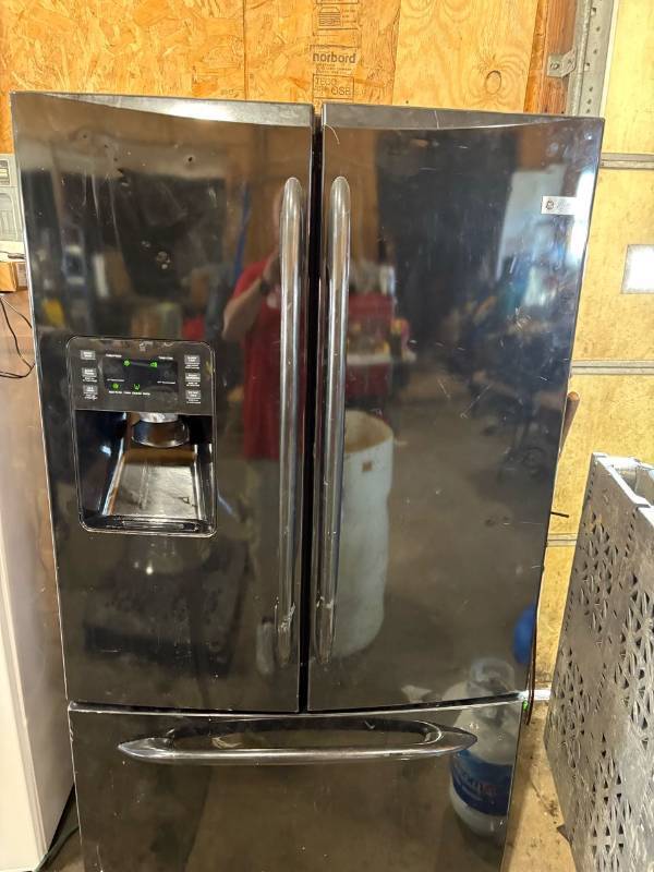 GE Stove, Profile Refrigerator, Suncast Deck Bar, Kitchen Tables, Totes ...