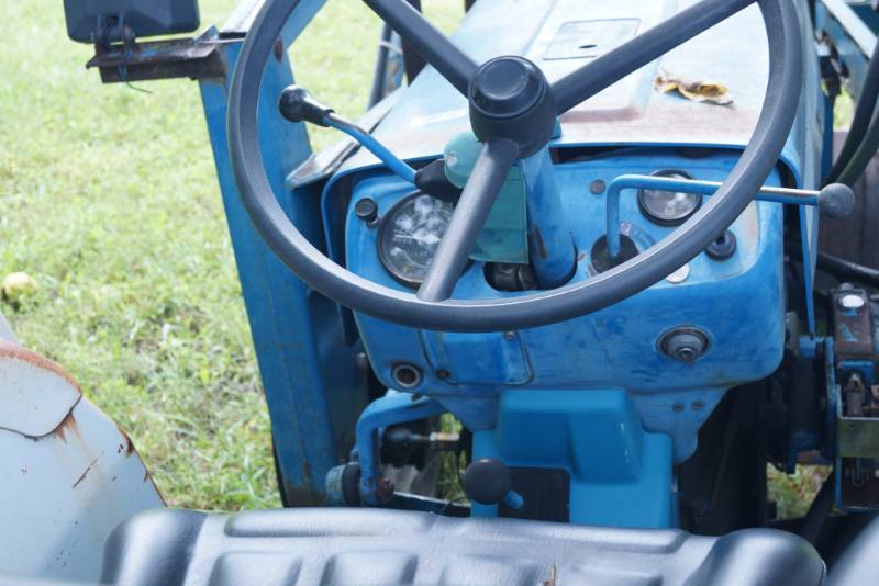 Ford 1910 Tractor with 7708 Loader and Box Blade - 3 Cylinder - Diesel ...