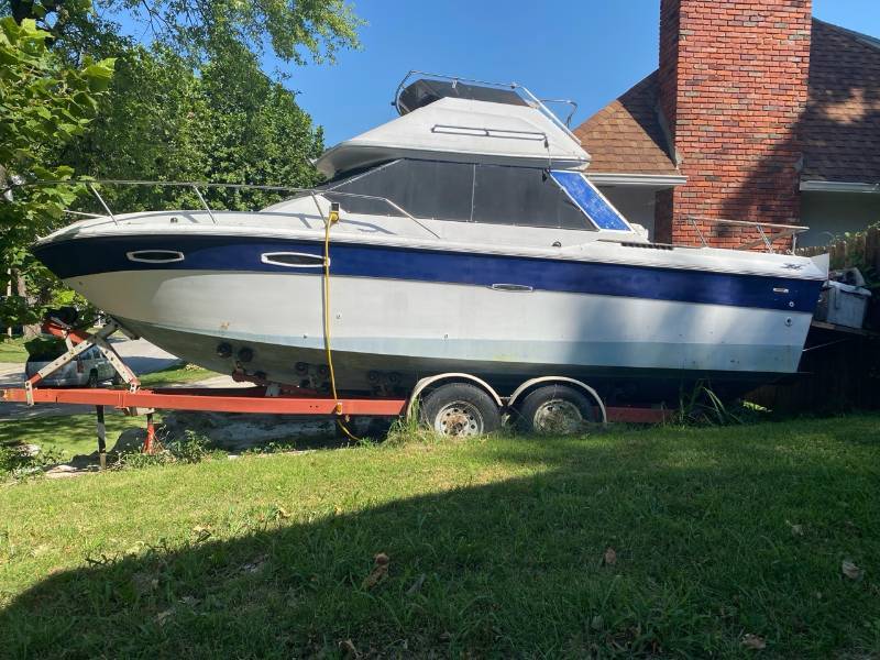 Project Cruiser Deal! 1982 Sea Ray 22’ Cabin Cruiser with Flybridge ...