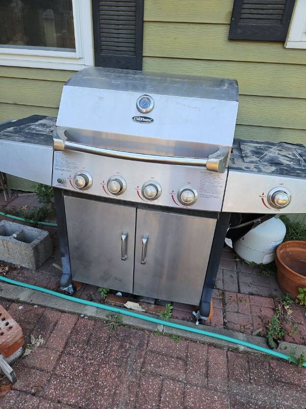 Aawesome Estate Sales online auction featuring Yard decor, Tools ...