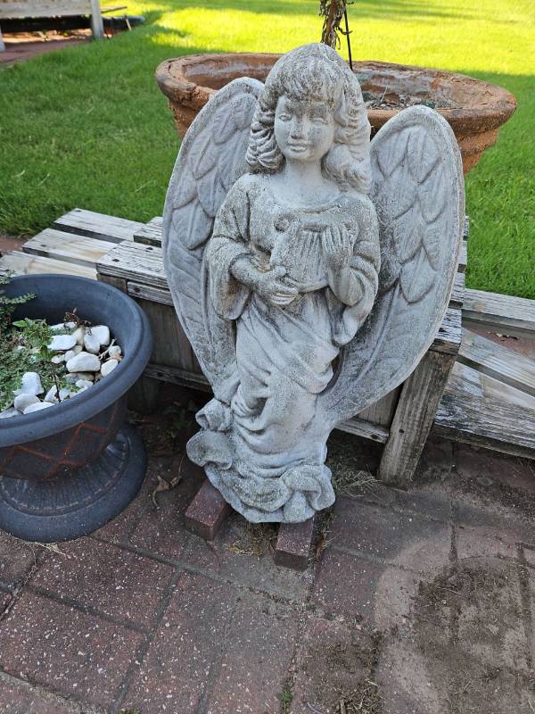 Aawesome Estate Sales online auction featuring Yard decor, Tools ...