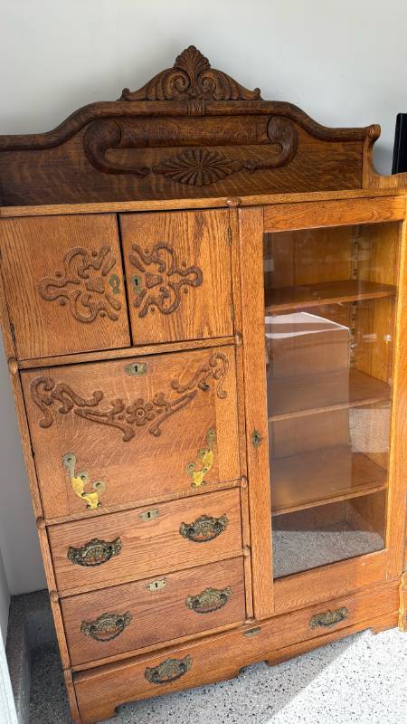 L&L Estate Sales Online Auction featuring Husqvarna Viking 400 sewing ...