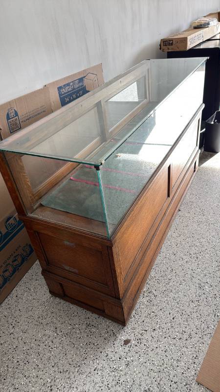 L&L Estate Sales Online Auction featuring Husqvarna Viking 400 sewing ...