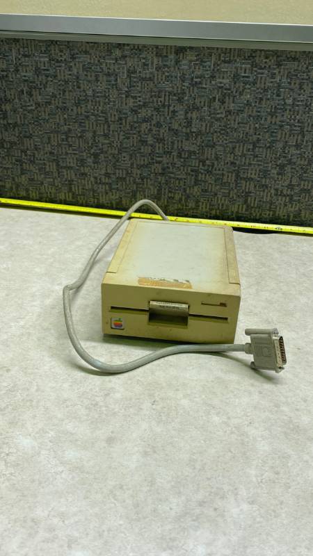 Wichita, KS - Estate Sale - Huge Amount Of Old Apple Desktop Computer ...