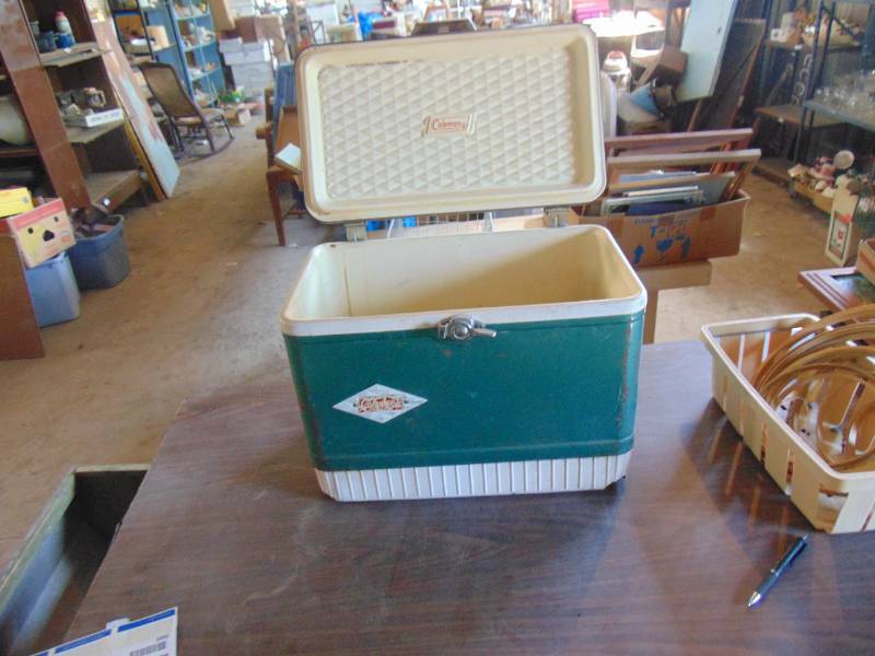 Peabody Ks - Wurlitzer Juke Box - Pizza Prep Table - Bentwood Chairs ...