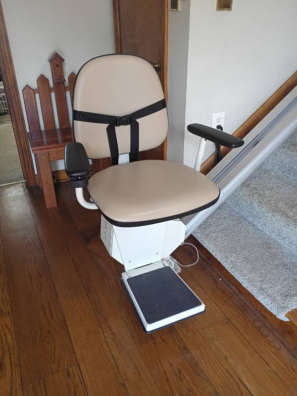 L&L Estate Sales online auction featuring 2 motorized stair lift chairs ...