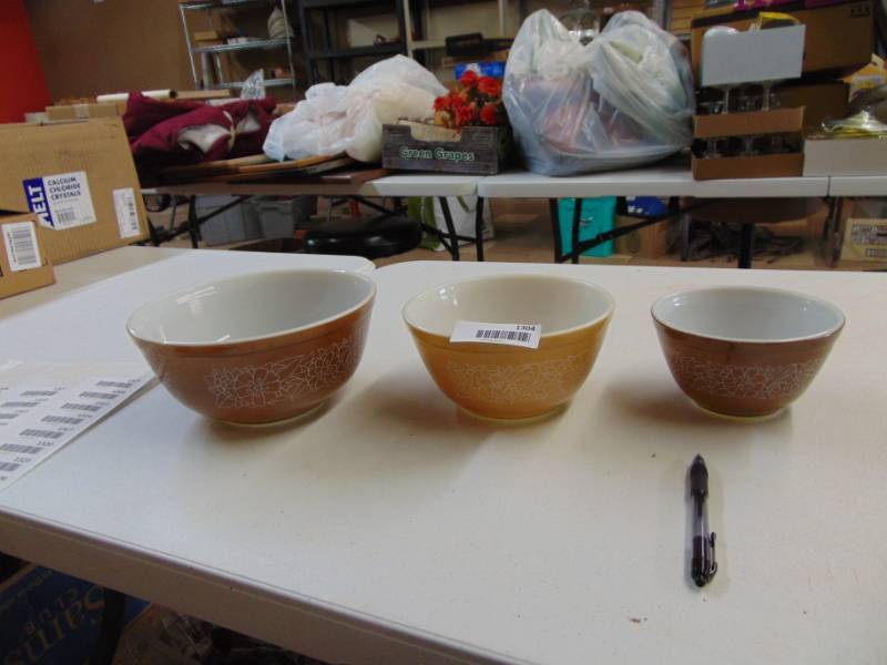 Baseball Cards - Pyrex Mixing Bowls - Guitar - Household - Decor - 1945 ...