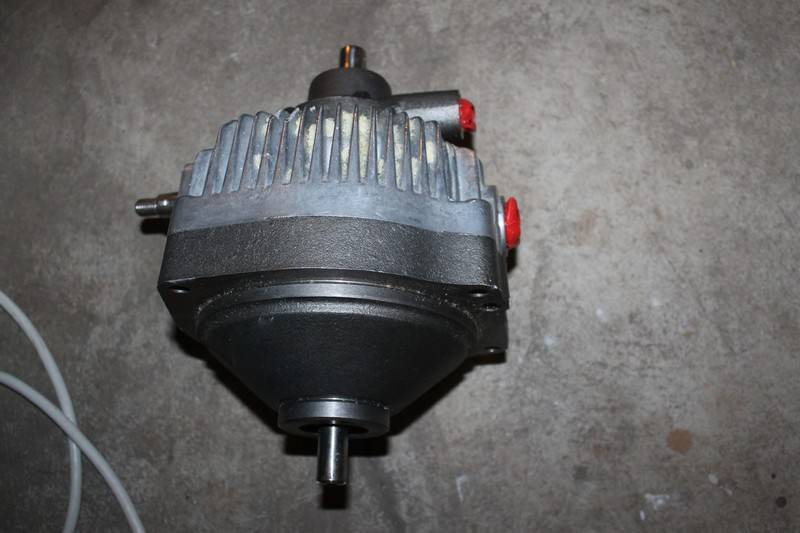 NEW Eaton Hydrostatic Transmission Pump 1100 078 | Collect-A-Bid's ...