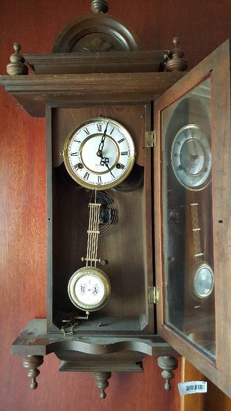 Vintage Wind Up Pendulum Chiming 31 Day Wall Clock | Exceptional ...